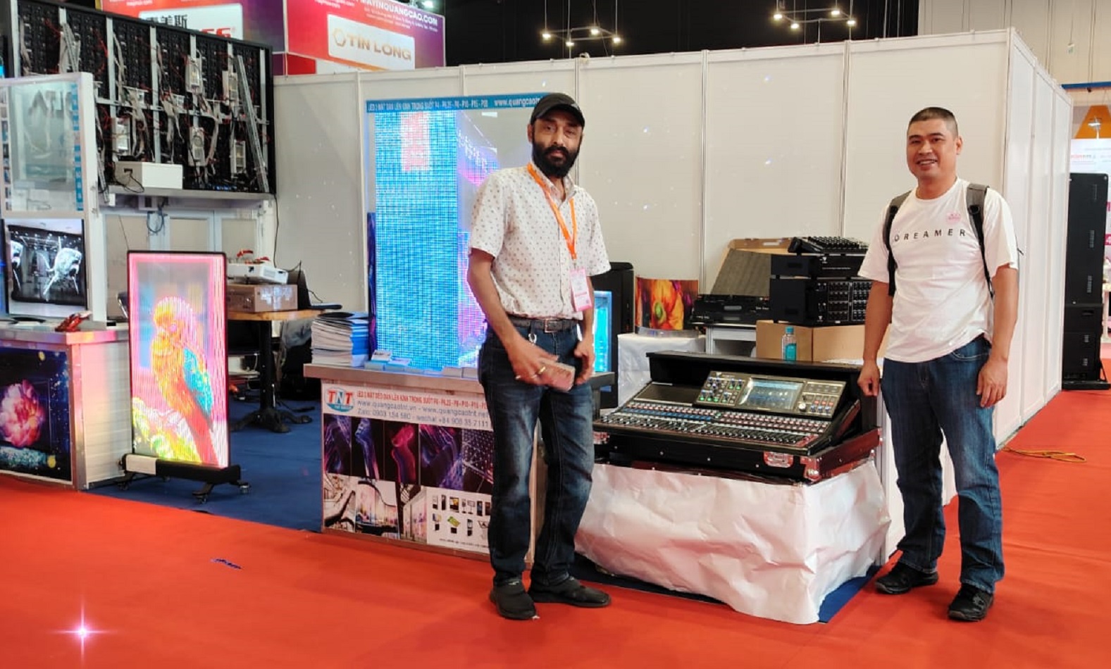 HOME - Multitrack stage craft